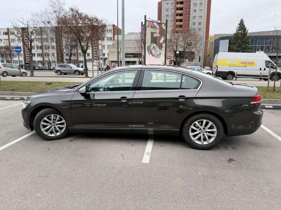 Brown Volkswagen Passat 2016 in Vilnius, with an engine capacity of 1.97 L and mileage of 158 thousand km for 13200 €, photo 4 on AUTOMOTO.COM.LV