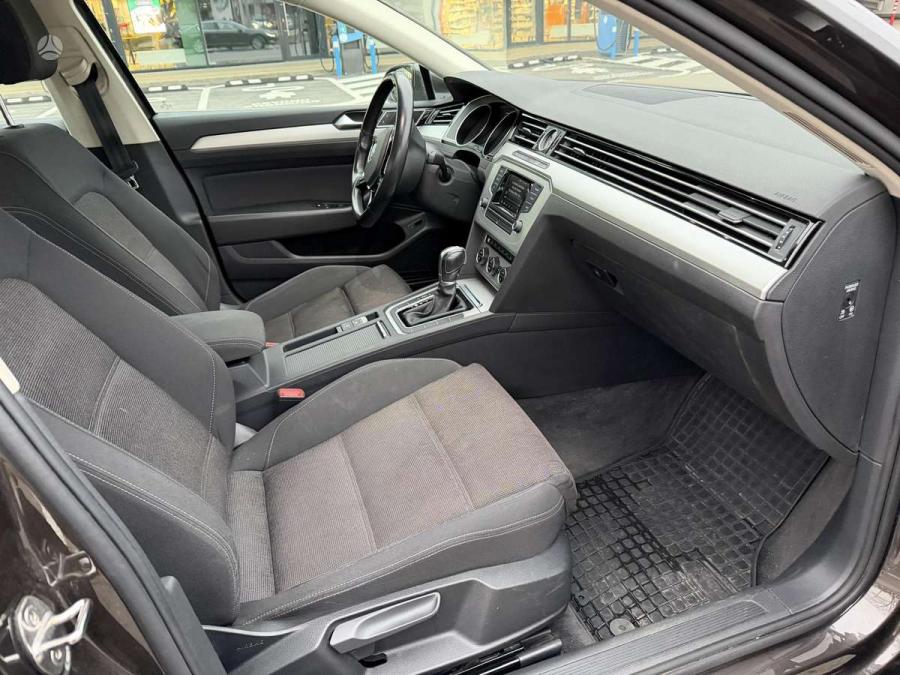 Brown Volkswagen Passat 2016 in Vilnius, with an engine capacity of 1.97 L and mileage of 158 thousand km for 13200 €, photo 13 on AUTOMOTO.COM.LV
