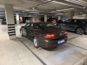 Brown Volkswagen Passat 2016 in Vilnius, with an engine capacity of 1.97 L and mileage of 158 thousand km for 13200 €, photo 24 on AUTOMOTO.COM.LV