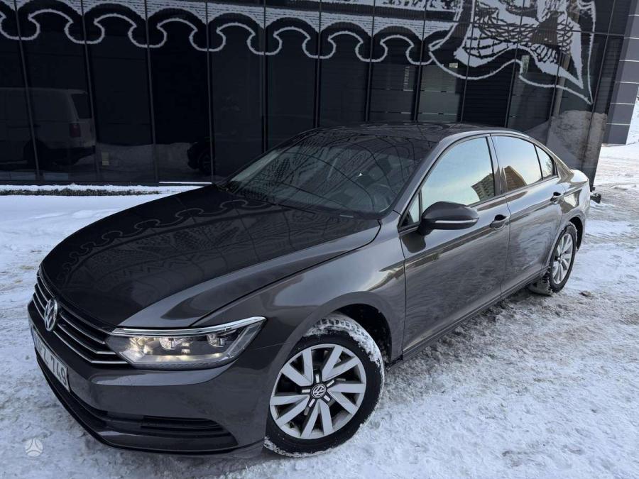 Brown Volkswagen Passat 2016 in Kaunas, with an engine capacity of 0.14 L and mileage of 298 thousand km for 8950 €, photo 10 on AUTOMOTO.COM.LV