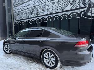 Brown Volkswagen Passat 2016 in Kaunas, with an engine capacity of 1.39 L and mileage of 297 thousand km for 8750 €, photo 12 on AUTOMOTO.COM.LV