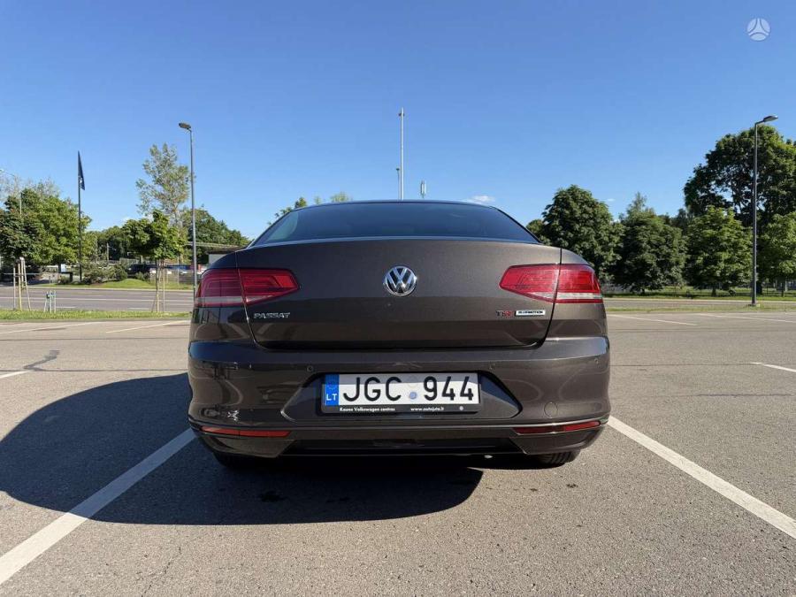 Brūns Volkswagen Passat 2016 Viļņa, ar dzinēja tilpumu 1.40 L un nobraukumu 190 tūkst. km par 9000 €, foto 8 vietnē AUTOMOTO.COM.LV