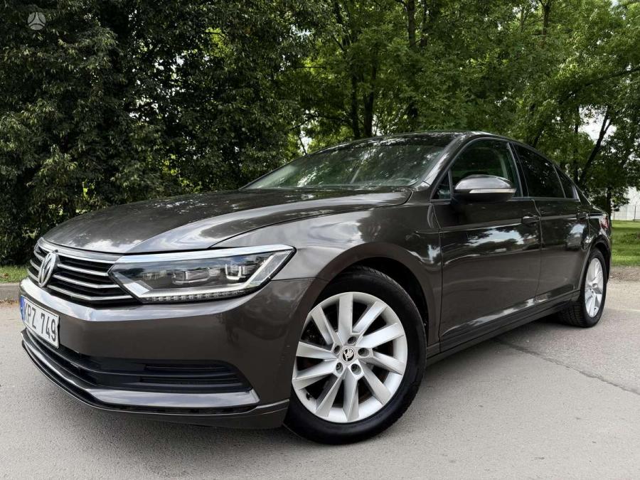 Brown Volkswagen Passat 2016 in Kaunas, with an engine capacity of 1.50 L and mileage of 312 thousand km for 6950 €, photo 1 on AUTOMOTO.COM.LV