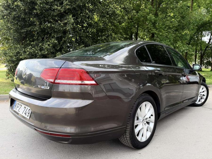 Brown Volkswagen Passat 2016 in Kaunas, with an engine capacity of 1.50 L and mileage of 312 thousand km for 6950 €, photo 4 on AUTOMOTO.COM.LV