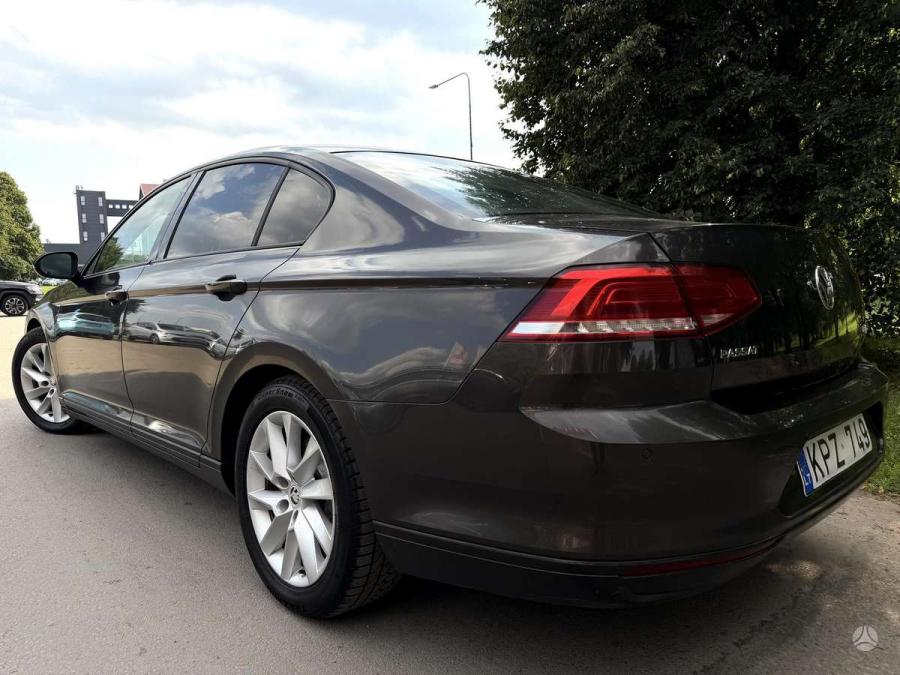 Brown Volkswagen Passat 2016 in Kaunas, with an engine capacity of 1.50 L and mileage of 312 thousand km for 6950 €, photo 5 on AUTOMOTO.COM.LV