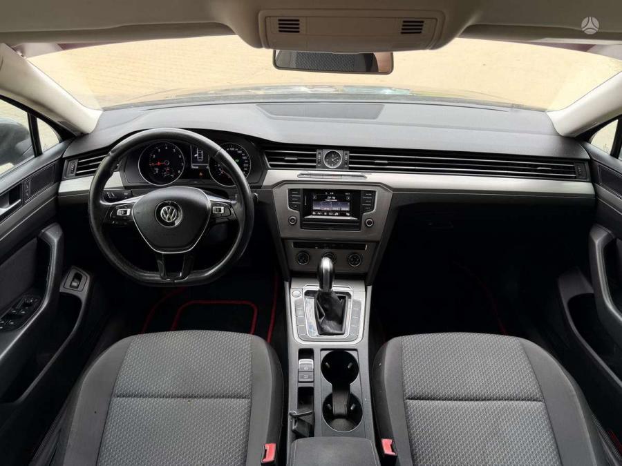 Brown Volkswagen Passat 2016 in Kaunas, with an engine capacity of 1.50 L and mileage of 312 thousand km for 6950 €, photo 6 on AUTOMOTO.COM.LV