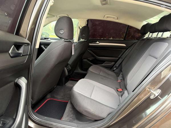 Brown Volkswagen Passat 2016 in Kaunas, with an engine capacity of 1.50 L and mileage of 312 thousand km for 6950 €, photo 8 on AUTOMOTO.COM.LV