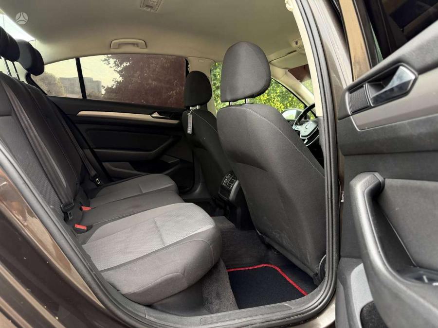 Brown Volkswagen Passat 2016 in Kaunas, with an engine capacity of 1.50 L and mileage of 312 thousand km for 6950 €, photo 10 on AUTOMOTO.COM.LV
