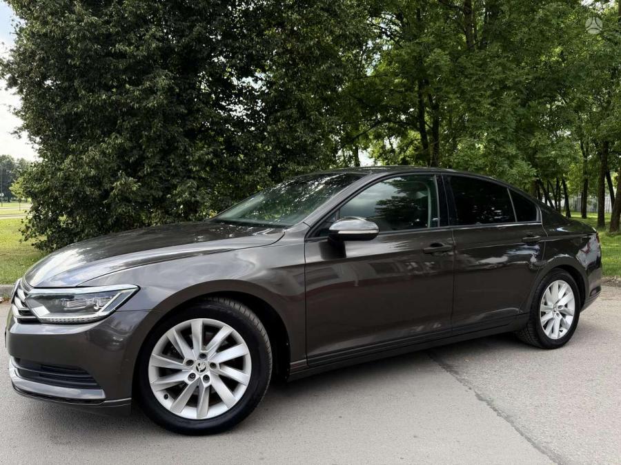 Brown Volkswagen Passat 2016 in Kaunas, with an engine capacity of 1.50 L and mileage of 312 thousand km for 6950 €, photo 12 on AUTOMOTO.COM.LV