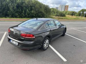 Brown Volkswagen Passat 2016 in Gargzdai, with an engine capacity of 1.60 L and mileage of 282 thousand km for 6300 €, photo 4 on AUTOMOTO.COM.LV