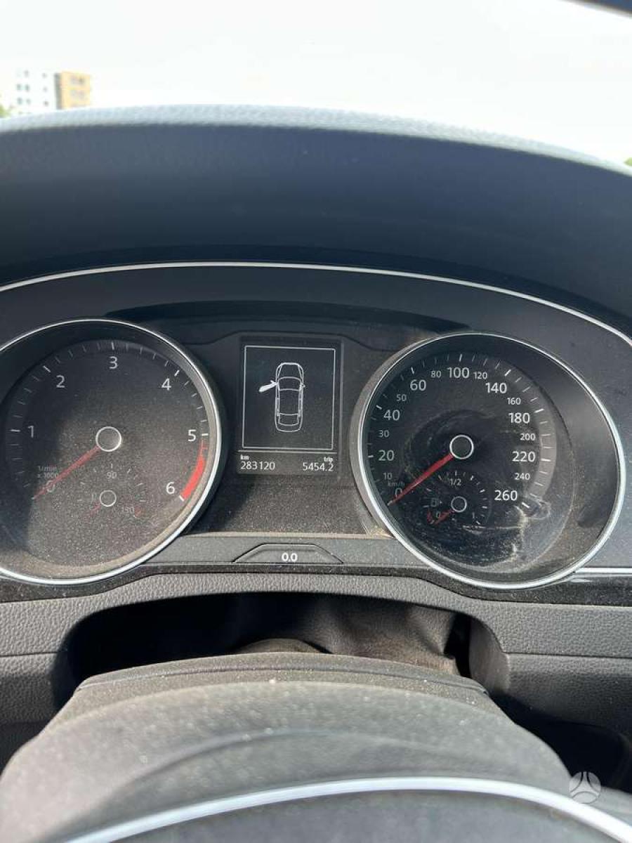 Brown Volkswagen Passat 2016 in Gargzdai, with an engine capacity of 1.60 L and mileage of 282 thousand km for 6300 €, photo 10 on AUTOMOTO.COM.LV