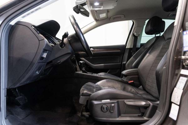 Volkswagen Passat 2016 Viļņa vietnē Brūns Volkswagen Passat 2016 Viļņa, ar dzinēja tilpumu 1.40 L un nobraukumu 136 tūkst. km par 10000 €, foto 9 vietnē AUTOMOTO.COM.LV