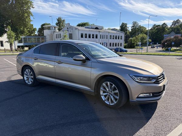Volkswagen Passat 2016 in Rakvere on AUTOMOTO.COM.LV Brown Volkswagen Passat 2016 in Rakvere, with an engine capacity of 1.80 L and mileage of 207 thousand km for 15000 €, photo 5 on AUTOMOTO.COM.LV