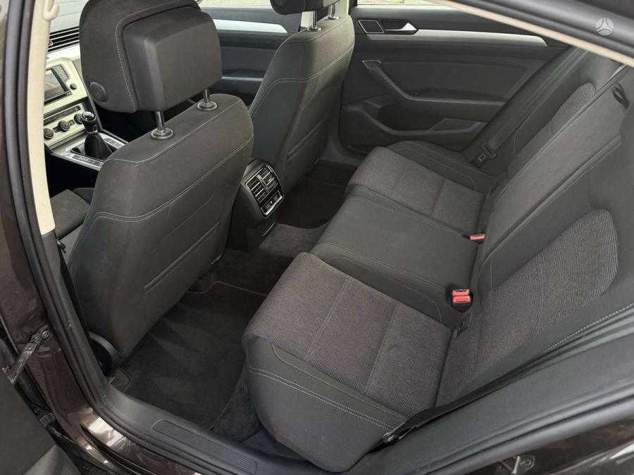 Brūns Volkswagen Passat 2016 Viļņa, ar dzinēja tilpumu 1.60 L un nobraukumu 284 tūkst. km par 7200 €, foto 6 vietnē AUTOMOTO.COM.LV