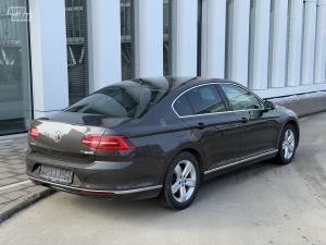 Brown Volkswagen Passat 2017 in Vilnius, with an engine capacity of 1.40 L and mileage of 237 thousand km for 10300 €, photo 4 on AUTOMOTO.COM.LV