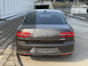 Brown Volkswagen Passat 2017 in Vilnius, with an engine capacity of 1.40 L and mileage of 237 thousand km for 10300 €, photo 5 on AUTOMOTO.COM.LV