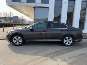 Brown Volkswagen Passat 2017 in Vilnius, with an engine capacity of 1.40 L and mileage of 237 thousand km for 10300 €, photo 6 on AUTOMOTO.COM.LV