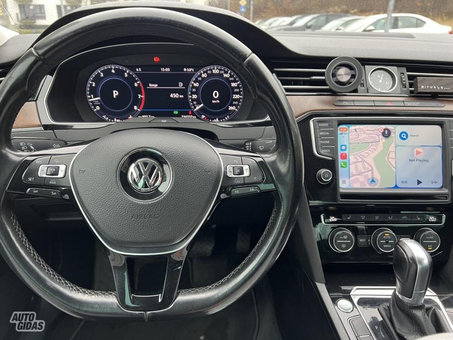 Brown Volkswagen Passat 2017 in Vilnius, with an engine capacity of 1.40 L and mileage of 237 thousand km for 10300 €, photo 8 on AUTOMOTO.COM.LV
