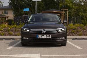 Brown Volkswagen Passat 2017 in Vilnius, with an engine capacity of 2.00 L and mileage of 161 thousand km for 12500 €, photo  on AUTOMOTO.COM.LV