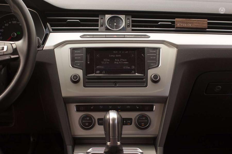 Brūns Volkswagen Passat 2017 Viļņa, ar dzinēja tilpumu 2.00 L un nobraukumu 161 tūkst. km par 12500 €, foto 15 vietnē AUTOMOTO.COM.LV