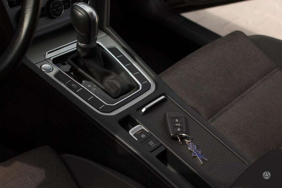 Brūns Volkswagen Passat 2017 Viļņa, ar dzinēja tilpumu 2.00 L un nobraukumu 161 tūkst. km par 12500 €, foto 17 vietnē AUTOMOTO.COM.LV