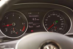 Brūns Volkswagen Passat 2017 Viļņa, ar dzinēja tilpumu 2.00 L un nobraukumu 161 tūkst. km par 12500 €, foto 20 vietnē AUTOMOTO.COM.LV