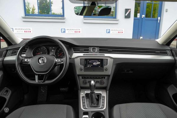 Brown Volkswagen Passat 2017 in Vilnius, with an engine capacity of 1.40 L and mileage of 183 thousand km for 9999 €, photo 4 on AUTOMOTO.COM.LV