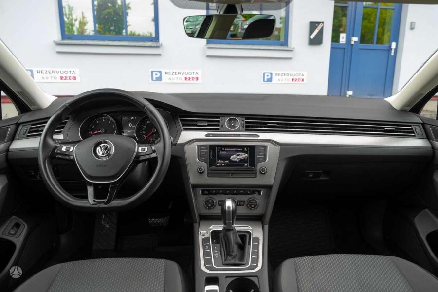Brown Volkswagen Passat 2017 in Vilnius, with an engine capacity of 1.40 L and mileage of 183 thousand km for 9999 €, photo 4 on AUTOMOTO.COM.LV