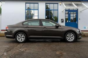 Brown Volkswagen Passat 2017 in Vilnius, with an engine capacity of 1.40 L and mileage of 183 thousand km for 9999 €, photo 6 on AUTOMOTO.COM.LV