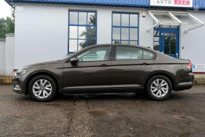 Brown Volkswagen Passat 2017 in Vilnius, with an engine capacity of 1.40 L and mileage of 183 thousand km for 9999 €, photo 7 on AUTOMOTO.COM.LV