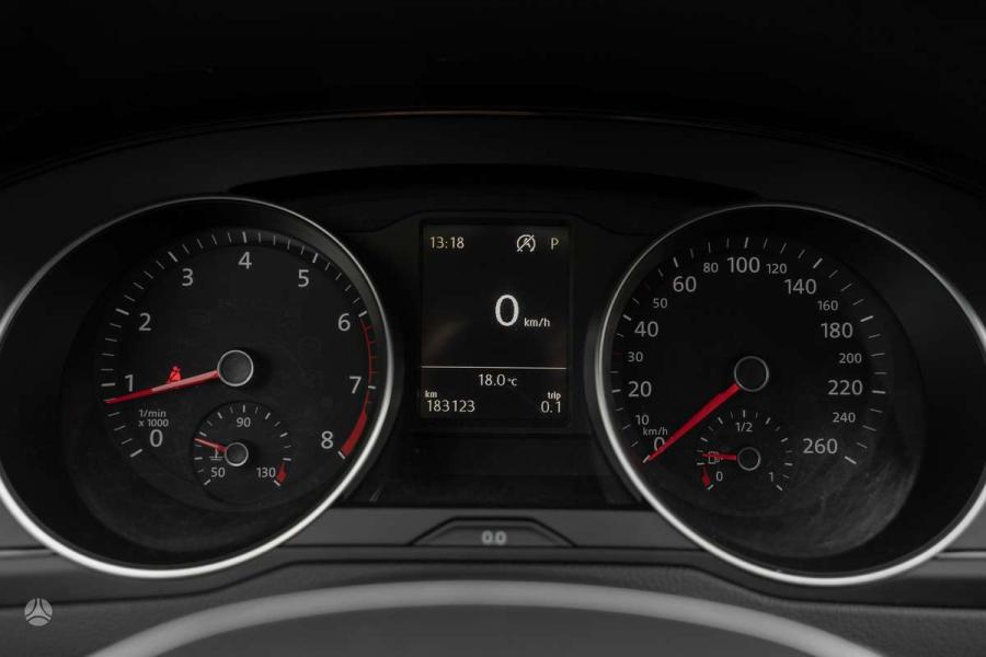 Brown Volkswagen Passat 2017 in Vilnius, with an engine capacity of 1.40 L and mileage of 183 thousand km for 9999 €, photo 14 on AUTOMOTO.COM.LV