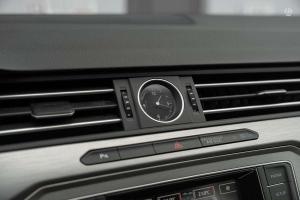 Brown Volkswagen Passat 2017 in Vilnius, with an engine capacity of 1.40 L and mileage of 183 thousand km for 9999 €, photo 20 on AUTOMOTO.COM.LV