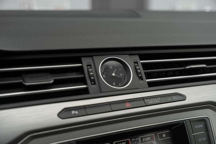 Brown Volkswagen Passat 2017 in Vilnius, with an engine capacity of 1.40 L and mileage of 183 thousand km for 9999 €, photo 20 on AUTOMOTO.COM.LV