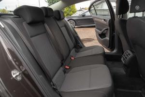 Brown Volkswagen Passat 2017 in Vilnius, with an engine capacity of 1.40 L and mileage of 183 thousand km for 9999 €, photo 24 on AUTOMOTO.COM.LV