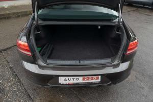Brown Volkswagen Passat 2017 in Vilnius, with an engine capacity of 1.40 L and mileage of 183 thousand km for 9999 €, photo 28 on AUTOMOTO.COM.LV