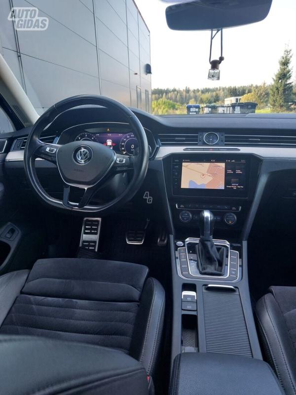 Brown Volkswagen Passat 2018 in Klaipeda, with an engine capacity of 2.00 L and mileage of 72 thousand km for 18700 €, photo 8 on AUTOMOTO.COM.LV