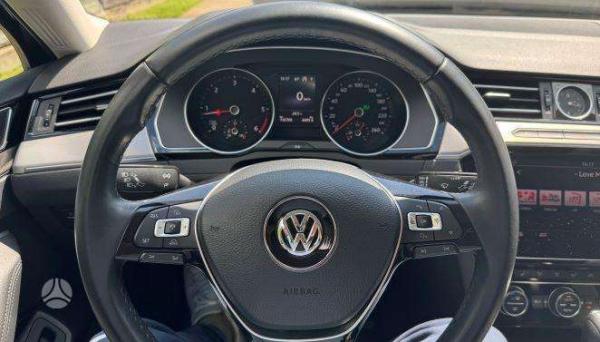 Brūns Volkswagen Passat 2018 Viļņa, ar dzinēja tilpumu 1.97 L un nobraukumu 117 tūkst. km par 18900 €, foto 8 vietnē AUTOMOTO.COM.LV