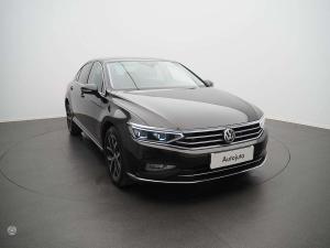 Brown Volkswagen Passat 2019 in Vilnius, with an engine capacity of 1.98 L and mileage of 112 thousand km for 19750 €, photo 3 on AUTOMOTO.COM.LV