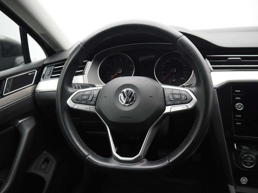 Brown Volkswagen Passat 2019 in Vilnius, with an engine capacity of 1.98 L and mileage of 112 thousand km for 19750 €, photo 22 on AUTOMOTO.COM.LV