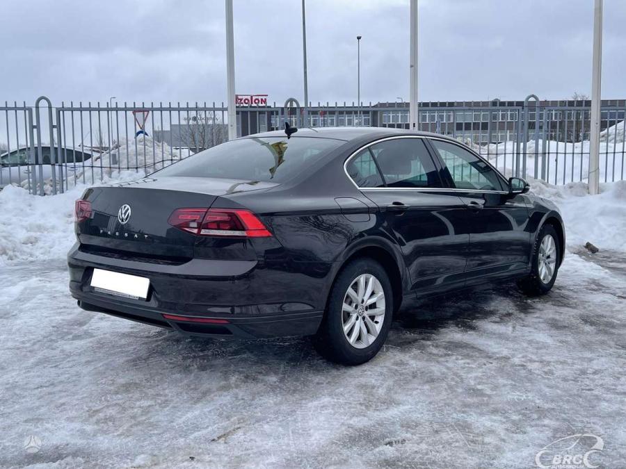 Brūns Volkswagen Passat 2019 Klaipėda, ar dzinēja tilpumu 1.50 L un nobraukumu 121 tūkst. km par 14900 €, foto 3 vietnē AUTOMOTO.COM.LV
