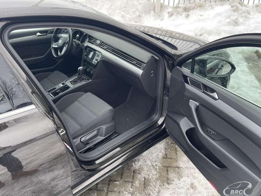 Brūns Volkswagen Passat 2019 Klaipėda, ar dzinēja tilpumu 1.50 L un nobraukumu 121 tūkst. km par 14900 €, foto 4 vietnē AUTOMOTO.COM.LV