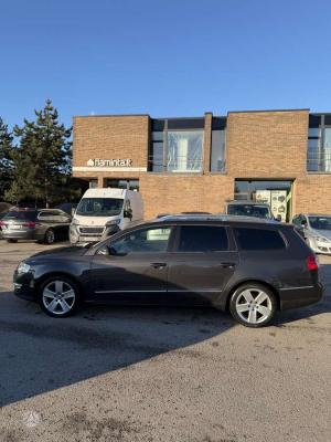 Brown Volkswagen Passat 2006 in Kaunas, with an engine capacity of 2.00 L and mileage of 380 thousand km for 1750 €, photo 3 on AUTOMOTO.COM.LV