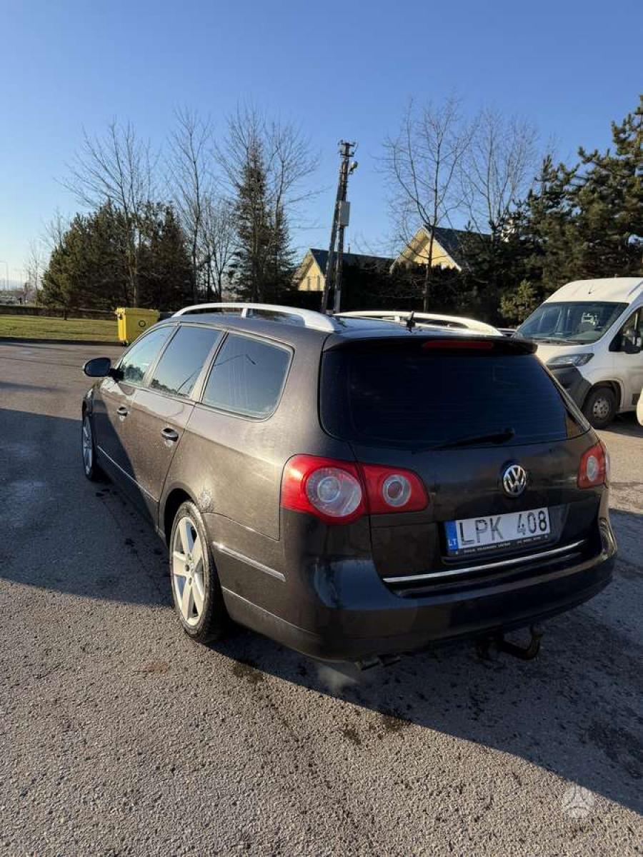 Brown Volkswagen Passat 2006 in Kaunas, with an engine capacity of 2.00 L and mileage of 380 thousand km for 1750 €, photo 4 on AUTOMOTO.COM.LV
