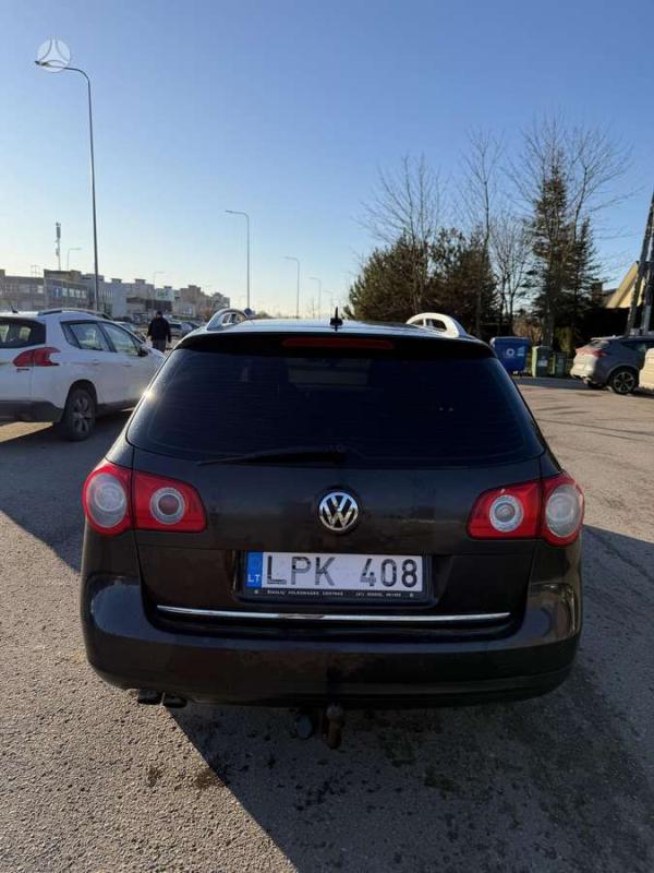 Brown Volkswagen Passat 2006 in Kaunas, with an engine capacity of 2.00 L and mileage of 380 thousand km for 1750 €, photo 5 on AUTOMOTO.COM.LV