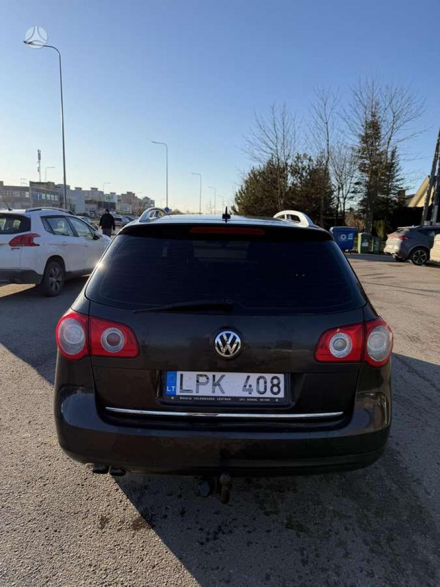 Brown Volkswagen Passat 2006 in Kaunas, with an engine capacity of 2.00 L and mileage of 380 thousand km for 1750 €, photo 5 on AUTOMOTO.COM.LV