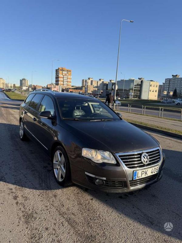 Brown Volkswagen Passat 2006 in Kaunas, with an engine capacity of 2.00 L and mileage of 380 thousand km for 1750 €, photo 8 on AUTOMOTO.COM.LV