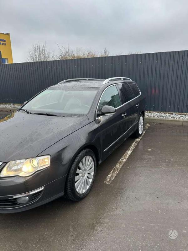Brown Volkswagen Passat 2006 in Kaunas, with an engine capacity of 1.97 L and mileage of 292 thousand km for 3000 €, photo 9 on AUTOMOTO.COM.LV