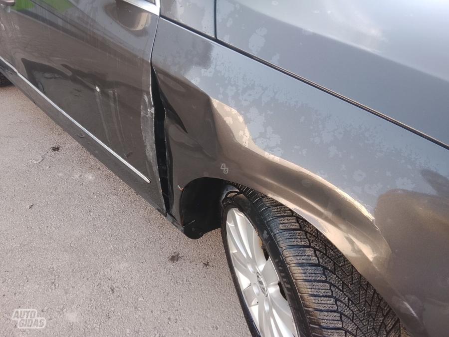 Brūns Volkswagen Passat 2006 Panevēža, ar dzinēja tilpumu 2.00 L un nobraukumu 3 tūkst. km par 900 €, foto 5 vietnē AUTOMOTO.COM.LV