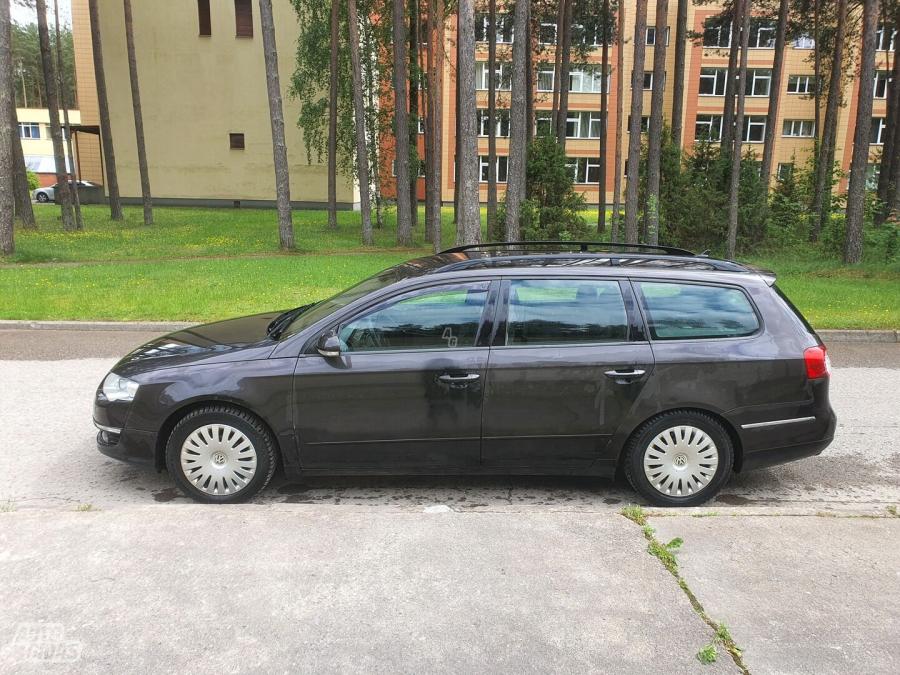 Brown Volkswagen Passat 2006 in Visaginas, with an engine capacity of 2.00 L and mileage of 365 thousand km for 770 €, photo 1 on AUTOMOTO.COM.LV