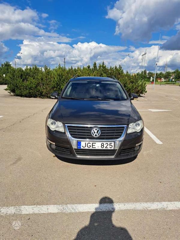 Brown Volkswagen Passat 2006 in Siauliai, with an engine capacity of 1.90 L and mileage of 402 thousand km for 1050 €, photo 2 on AUTOMOTO.COM.LV